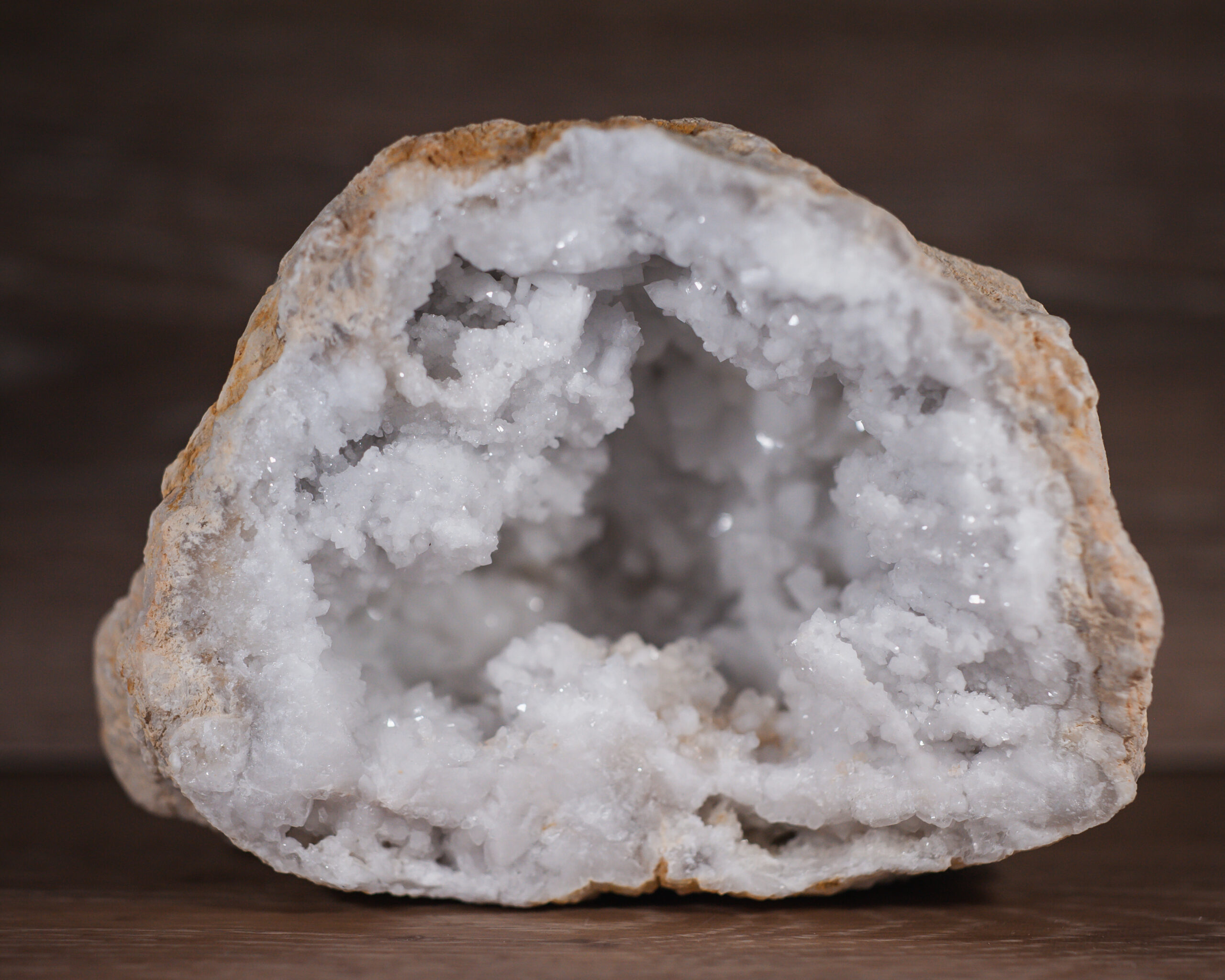 Marokkaanse Bergkristal geode - Down to Earthstones