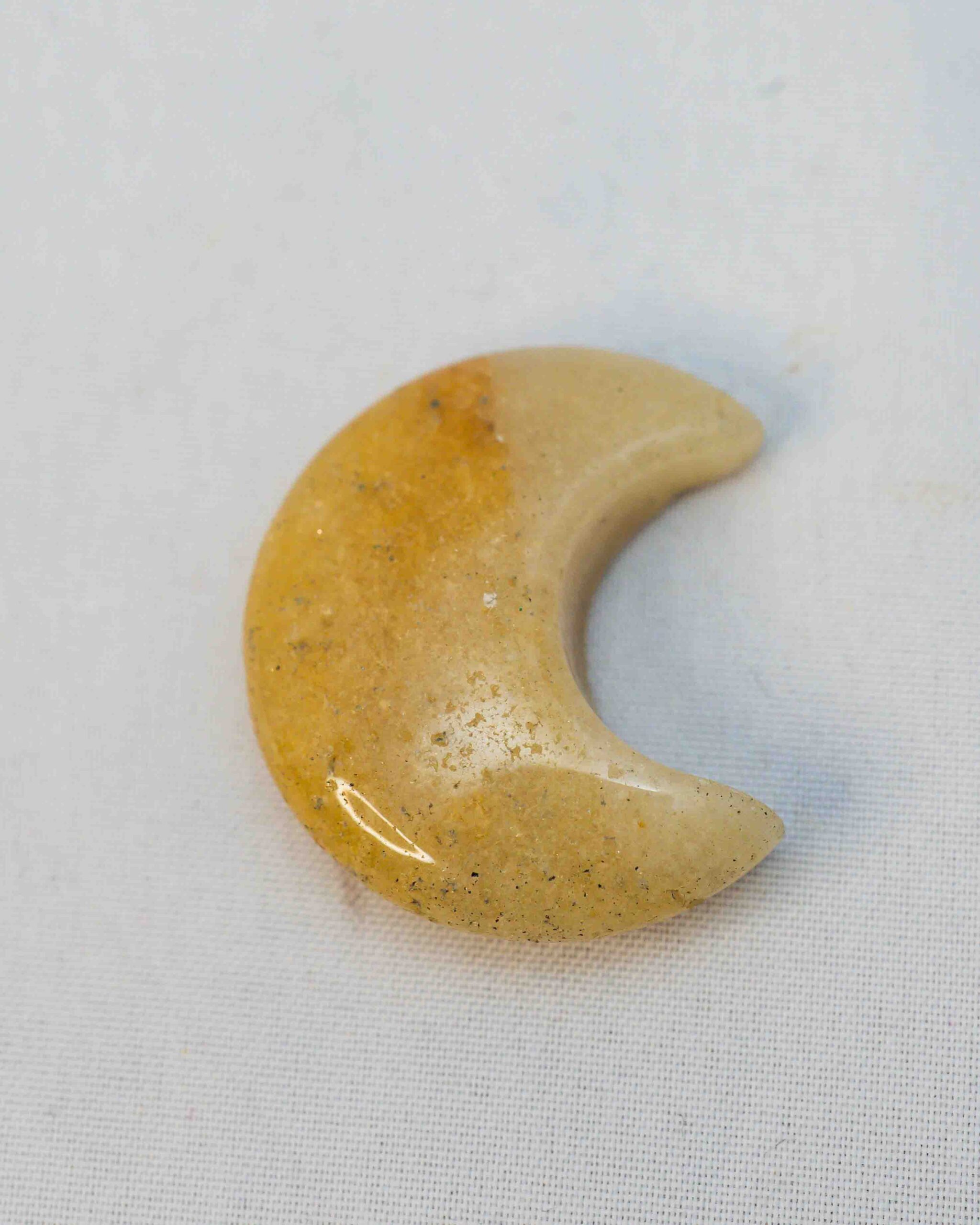 Gele Calciet mini maan edelsteen - Down to Earthstones